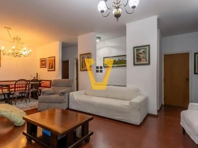 Casa para venda em Vila Cordeiro com 3 quartos, sendo 2 suítes, 194m²
