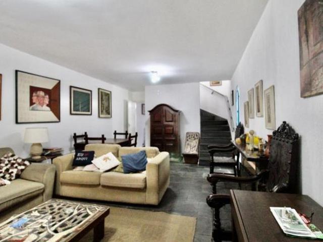 Casa para venda em Vila Cordeiro de 200.00m² com 4 Quartos, 2 Suites e 2 Garagens