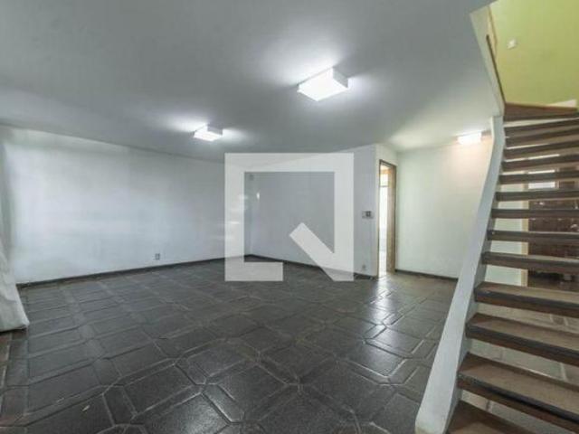 Casa para venda em Vila Cordeiro de 208.00m² com 3 Quartos, 1 Suite e 2 Garagens