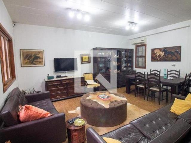 Casa para venda em Vila Cordeiro de 215.00m² com 3 Quartos, 1 Suite e 3 Garagens