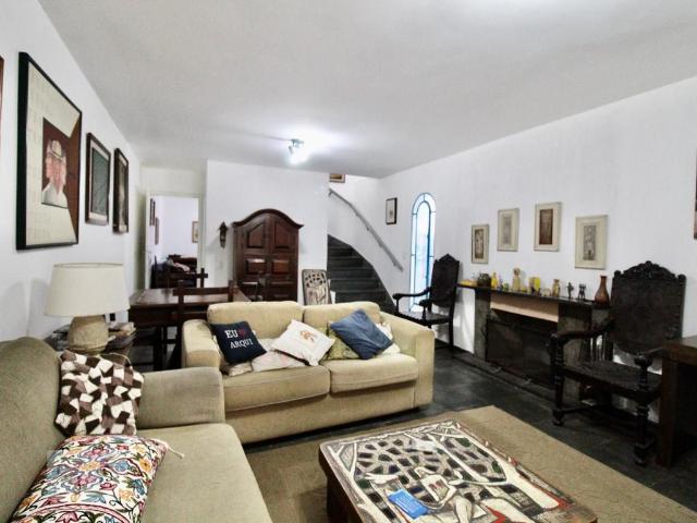 Casa para venda em Vila Cordeiro em São Paulo São Paulo de 200.00m² com 4 Quartos, 2 Suítes e 2 Garagens