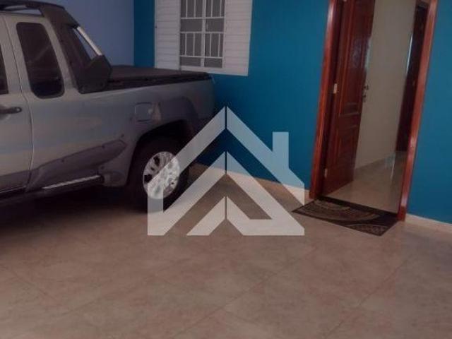 Casa para venda em Vila Cristina de 110.00m² com 2 Quartos e 2 Garagens
