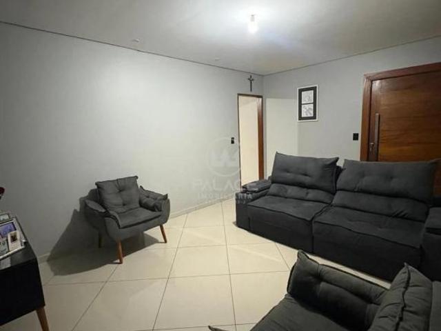 Casa para venda em Vila Cristina de 202.00m² com 3 Quartos, 1 Suite e 3 Garagens