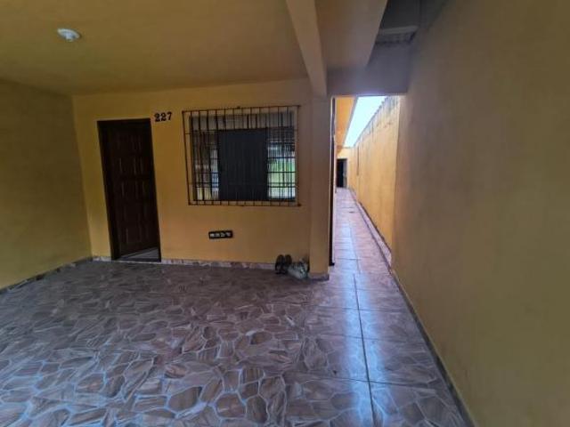 Casa para venda em Vila Curuçá de 135.00m² com 3 Quartos e 2 Garagens