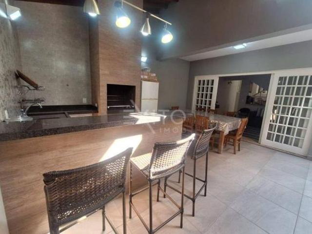 Casa para venda em Vila De Vecchi de 200.00m² com 3 Quartos, 1 Suite e 2 Garagens