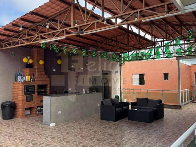 Casa para venda em Vila Dirce de 233.00m² com 3 Quartos, 2 Suites e 3 Garagens