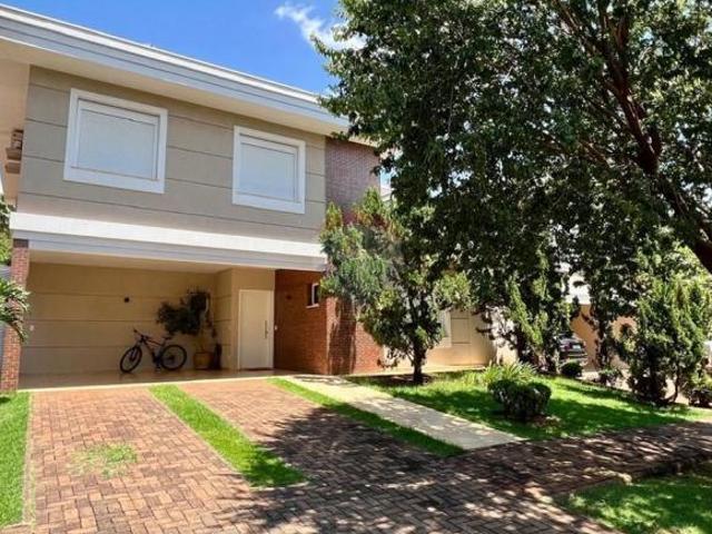 Casa para venda em Vila Do Golf de 269.00m² com 4 Quartos, 4 Suites e 4 Garagens