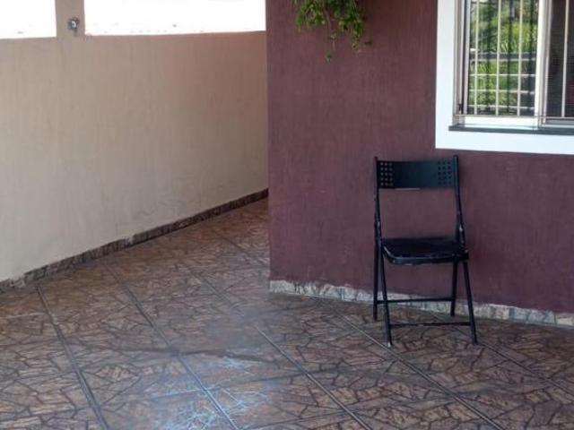 Casa para venda em Vila Eros de 221.06m² com 3 Quartos e 2 Garagens
