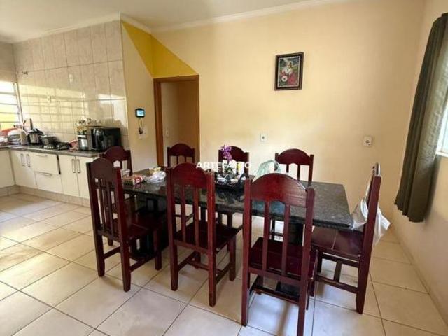 Casa para venda em Vila Exposição de 200.00m² com 4 Quartos, 2 Suites e 5 Garagens