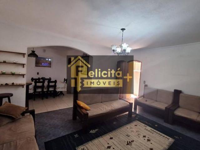 Casa para venda em Vila Freitas de 300.00m² com 3 Quartos, 1 Suite e 4 Garagens