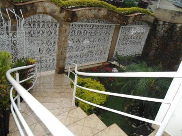 Casa para venda em Vila Galvão de 398.00m² com 3 Quartos, 3 Suites e 6 Garagens