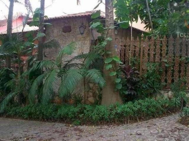 Casa para venda em Vila Galvão de 454.00m² com 4 Quartos, 4 Suites e 5 Garagens