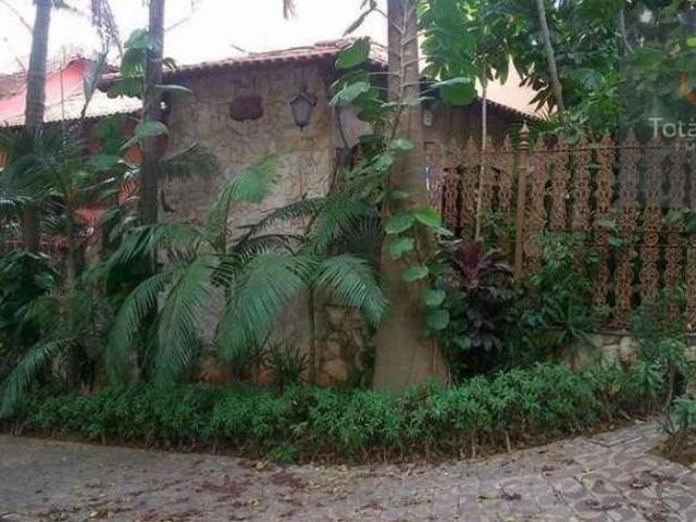 Casa para venda em Vila Galvão de 454.00m² com 4 Quartos, 4 Suites e 5 Garagens