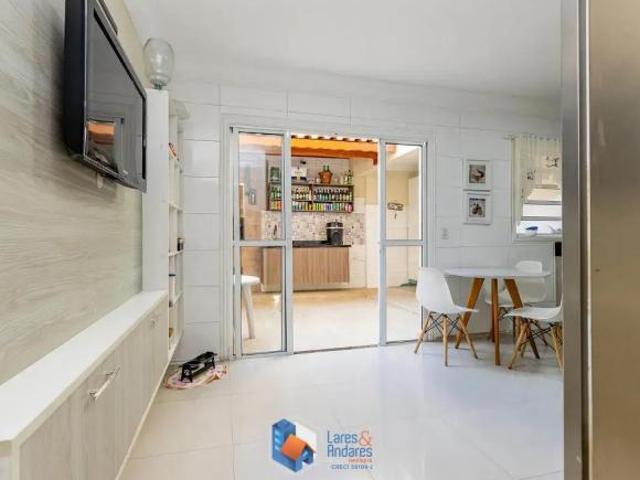 Casa para venda em Vila Gumercindo com 3 quartos, sendo 3 suítes, 165m²