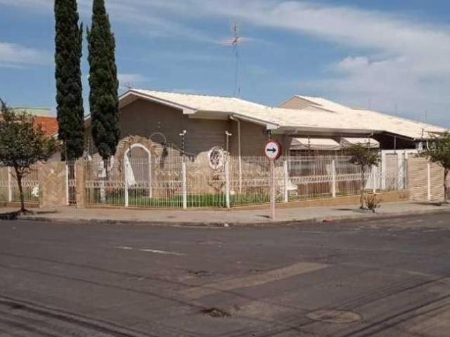 Casa para venda em Vila Harmonia de 232.00m² com 4 Quartos, 2 Suites e 2 Garagens
