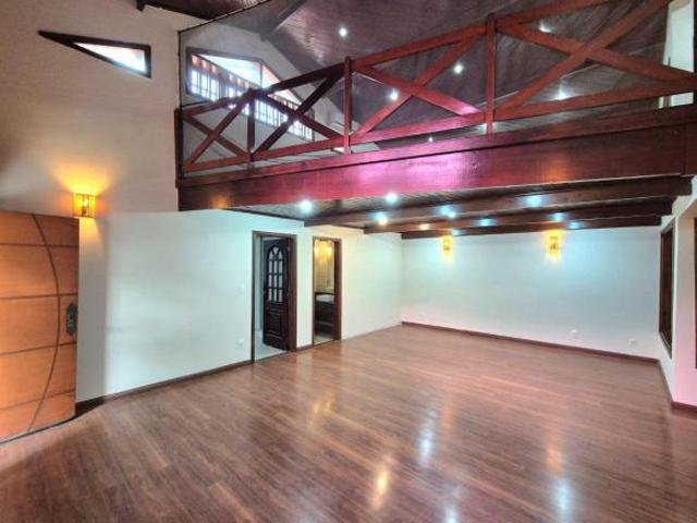 Casa para venda em Vila Harmonia de 247.00m² com 3 Quartos, 1 Suite e 2 Garagens