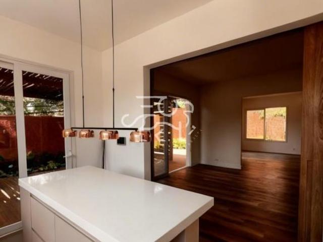 Casa para venda em Alto De Pinheiros de 259.00m² com 3 Quartos, 3 Suites e 4 Garagens