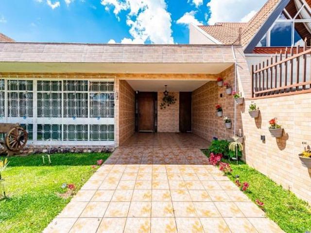 Casa para venda em Vila Izabel de 220.00m² com 3 Quartos, 1 Suite e 4 Garagens