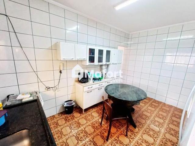 Casa para venda em Vila Jundiaí de 160.00m² com 2 Quartos, 1 Suite e 5 Garagens