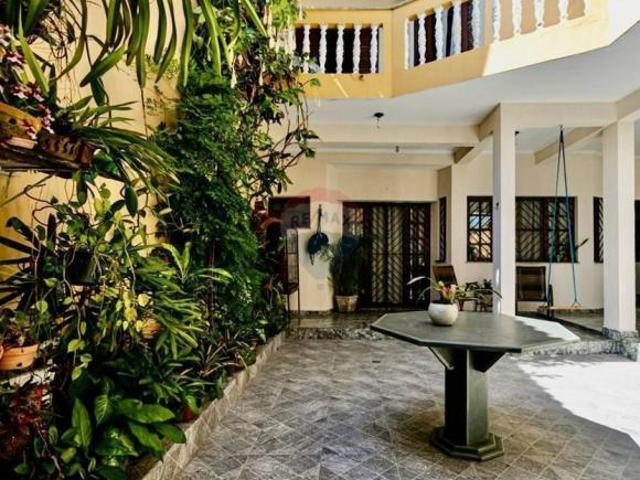 Casa para venda em Vila Lavínia de 280.00m² com 5 Quartos, 4 Suites e 7 Garagens