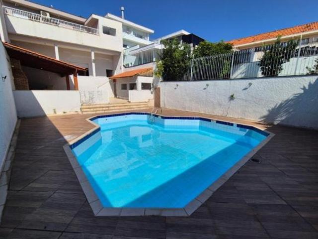 Casa para venda em Vila Mangalot com 4 quartos, sendo 1 suíte, 289m²