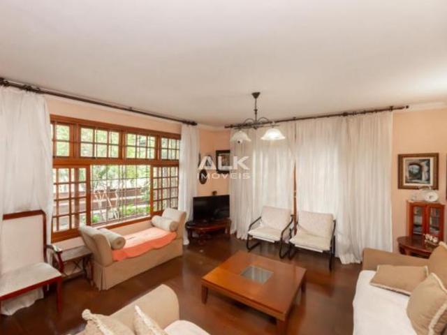 Casa para venda em Vila Madalena com 4 quartos, sendo 2 suítes, 254m²