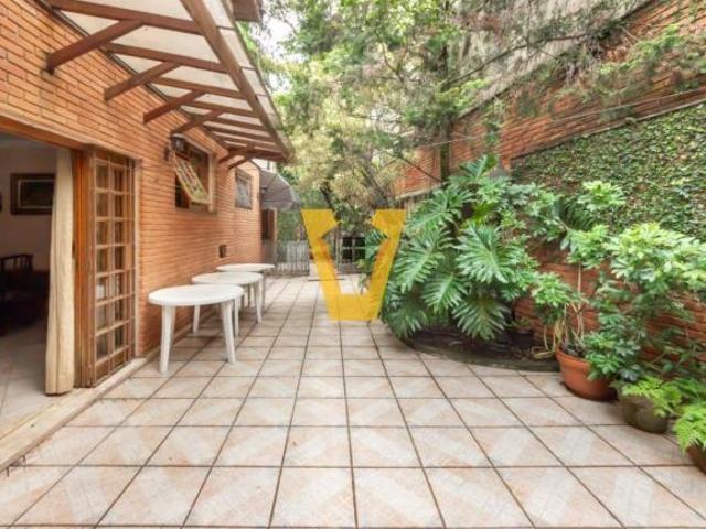 Casa para venda em Vila Madalena com 4 quartos, sendo 2 suítes, 254m²
