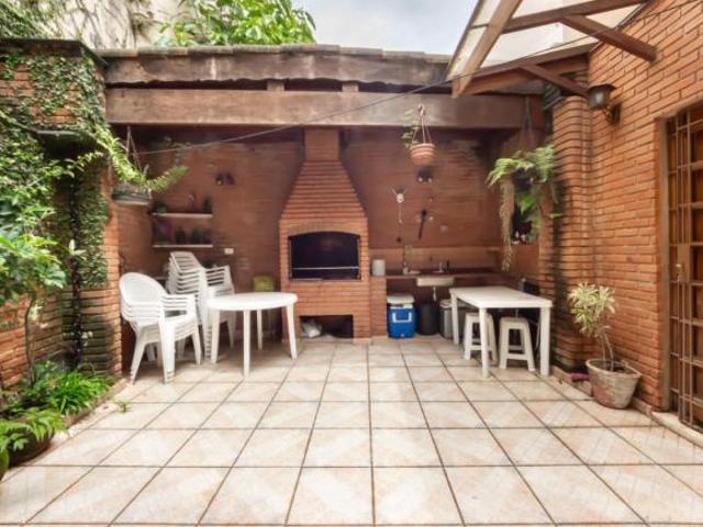 Casa para venda em Vila Madalena com 4 quartos, sendo 2 suítes, 254m²