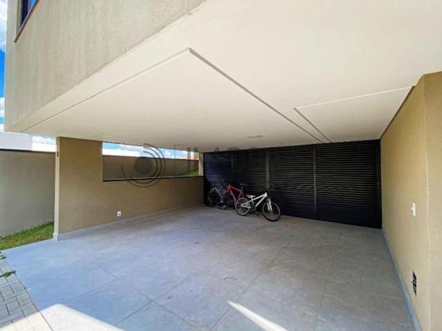 Casa para venda em Vila Martins de 251.65m² com 4 Quartos, 3 Suites e 4 Garagens