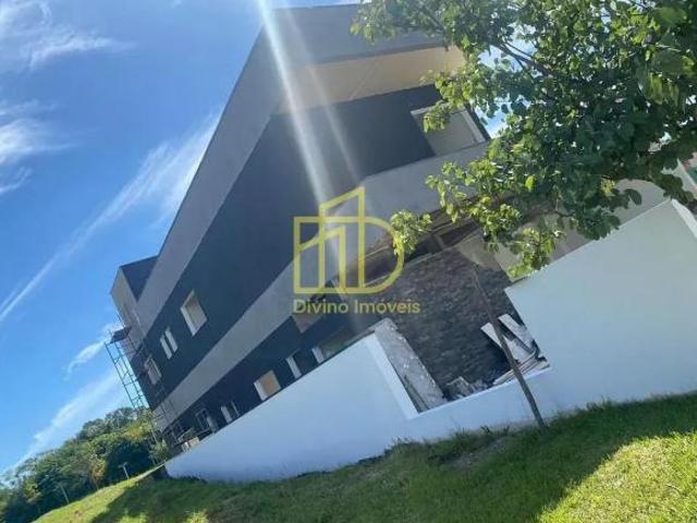 Casa para venda em Vila Martins de 350.00m² com 3 Quartos, 3 Suites e 6 Garagens