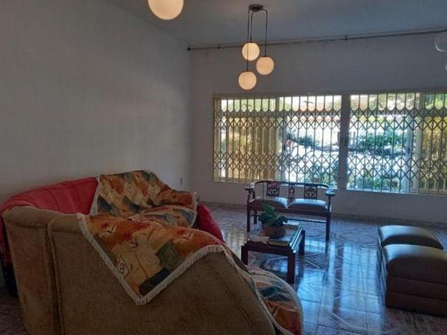 Casa para venda em Vila Marieta de 249.00m² com 3 Quartos, 1 Suite e 3 Garagens