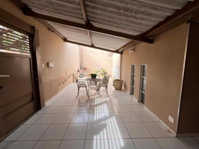 Casa para venda em Vila Mendonça de 155.00m² com 3 Quartos, 1 Suite e 2 Garagens