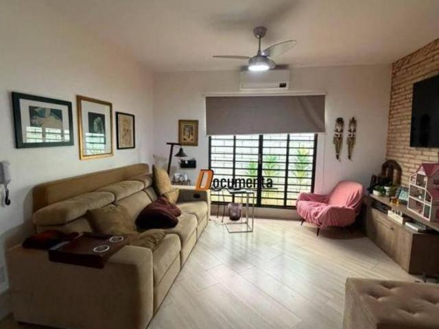 Casa para venda em Vila Mendonça de 250.00m² com 3 Quartos, 2 Suites e 2 Garagens