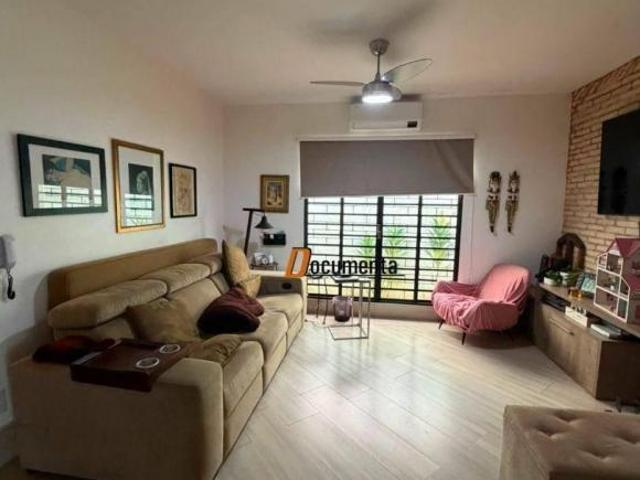 Casa para venda em Vila Mendonça de 250.00m² com 3 Quartos, 2 Suites e 2 Garagens