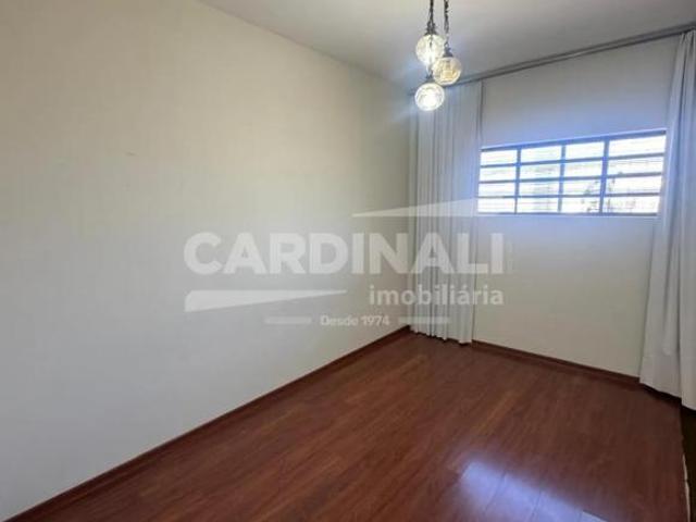 Casa para venda em Vila Nery de 269.00m² com 3 Quartos, 1 Suite e 3 Garagens