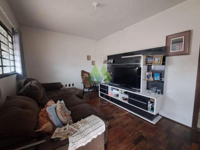 Casa para venda em Vila Nova Botucatu de 157.00m² com 3 Quartos, 1 Suite e 2 Garagens