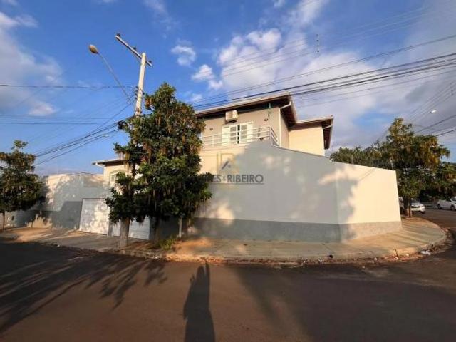 Casa para venda em Vila Nova Botucatu de 250.00m² com 4 Quartos, 4 Suites e 3 Garagens