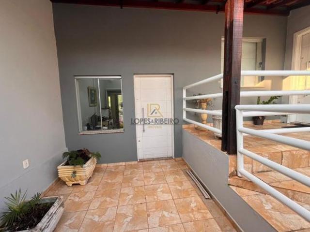Casa para venda em Vila Nova Botucatu de 250.00m² com 4 Quartos, 4 Suites e 3 Garagens
