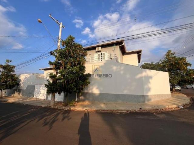 Casa para venda em Vila Nova Botucatu de 250.00m² com 4 Quartos, 4 Suites e 3 Garagens