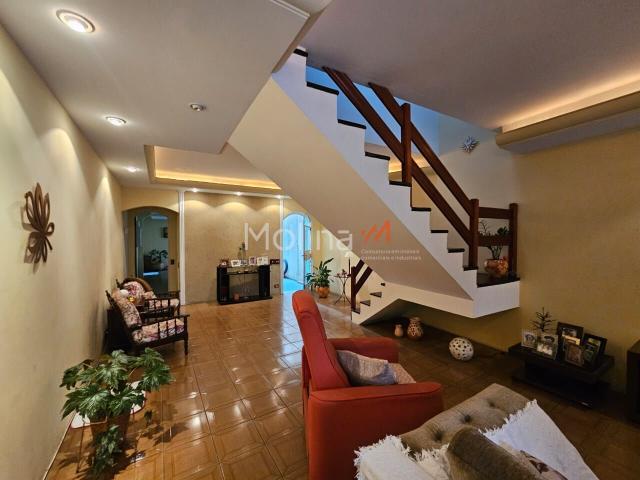 Casa para venda em Vila Oliveira em Mogi Das Cruzes São Paulo de 218.00m² com 4 Quartos, 2 Suítes e 4 Garagens