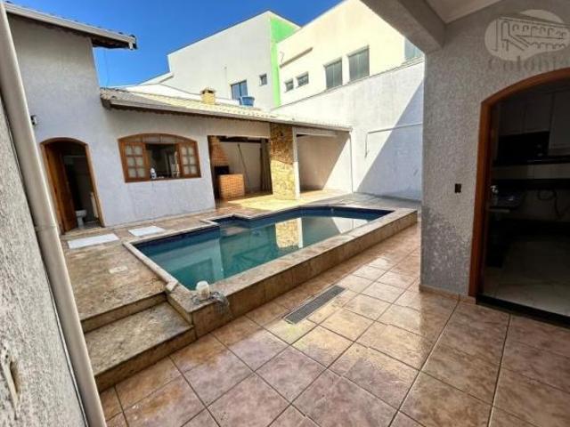 Casa para venda em Vila Paraízo de 363.00m² com 4 Quartos, 3 Suites e 3 Garagens