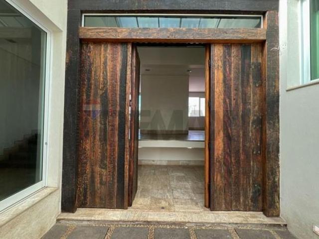 Casa para venda em Vila Paris de 523.00m² com 5 Quartos, 5 Suites e 5 Garagens
