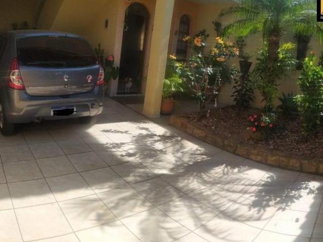 Casa para venda em Vila Pasti de 240.00m² com 3 Quartos, 3 Suites e 2 Garagens