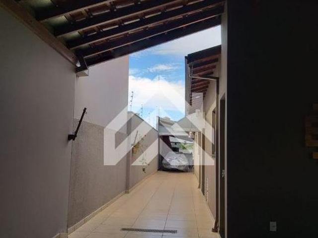 Casa para venda em Vila Paulista de 200.00m² com 3 Quartos, 1 Suite e 2 Garagens