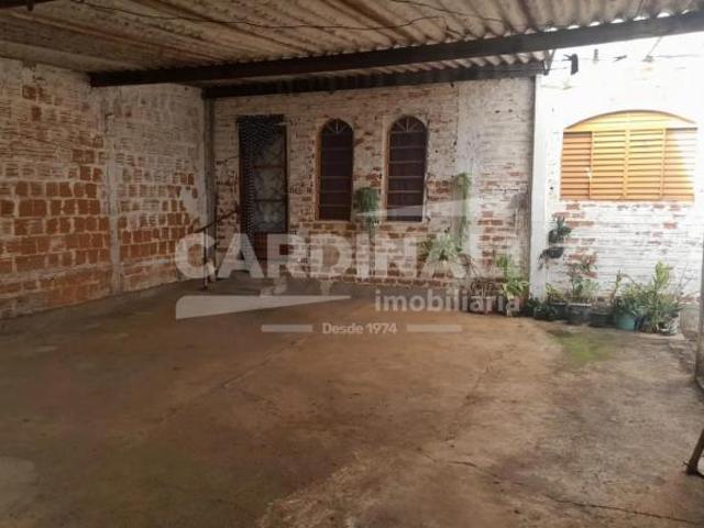 Casa para venda em Vila Pelicano de 184.00m² com 3 Quartos, 1 Suite e 4 Garagens