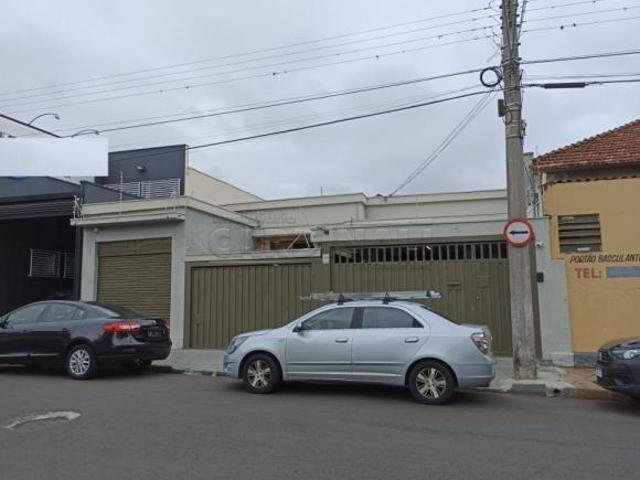 Casa para venda em Vila Pelicano de 225.00m² com 4 Quartos e 3 Garagens