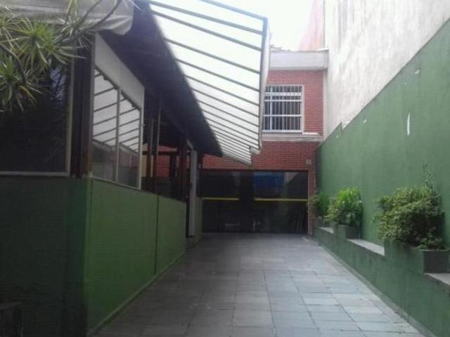 Casa para venda em Vila Ré de 240.00m² com 2 Quartos e 4 Garagens