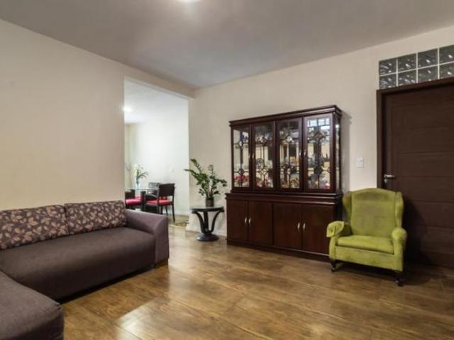 Casa para venda em Vila Romana com 6 quartos, sendo 1 suíte, 350m²