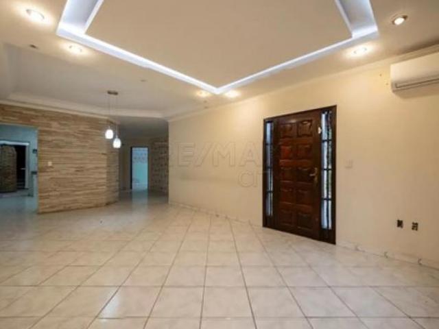 Casa para venda em Vila São José de 179.00m² com 4 Quartos, 1 Suite e 6 Garagens