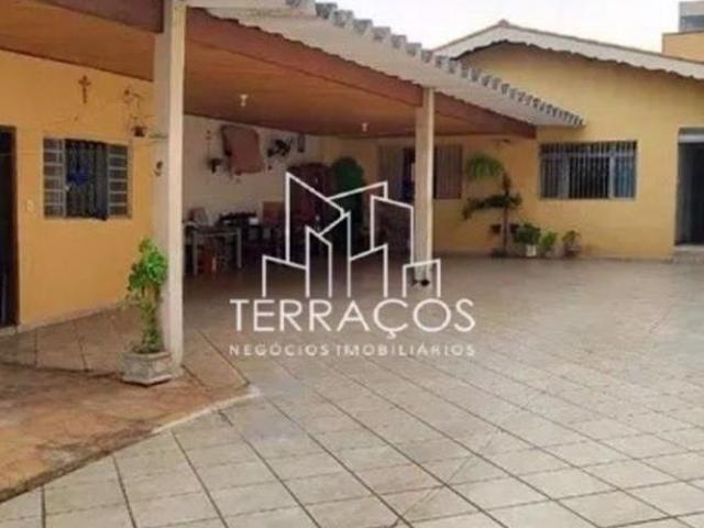Casa para venda em Vila Santa Terezinha de 226.00m² com 4 Quartos, 2 Suites e 6 Garagens